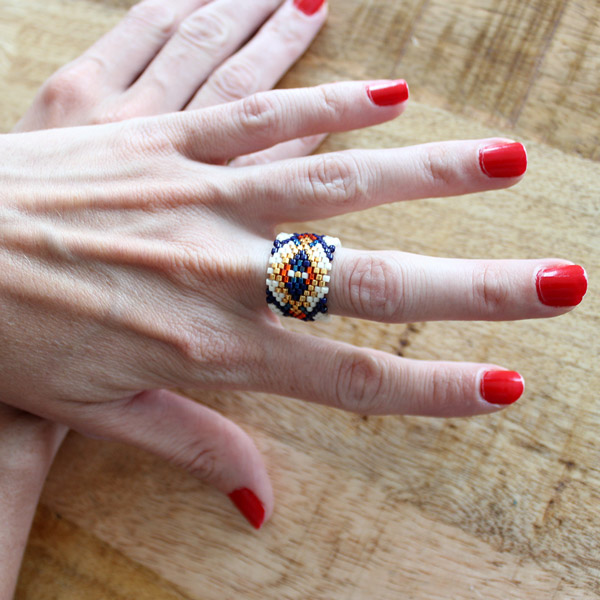 DIY peyote weaving ring with Miyuki Delicas beads